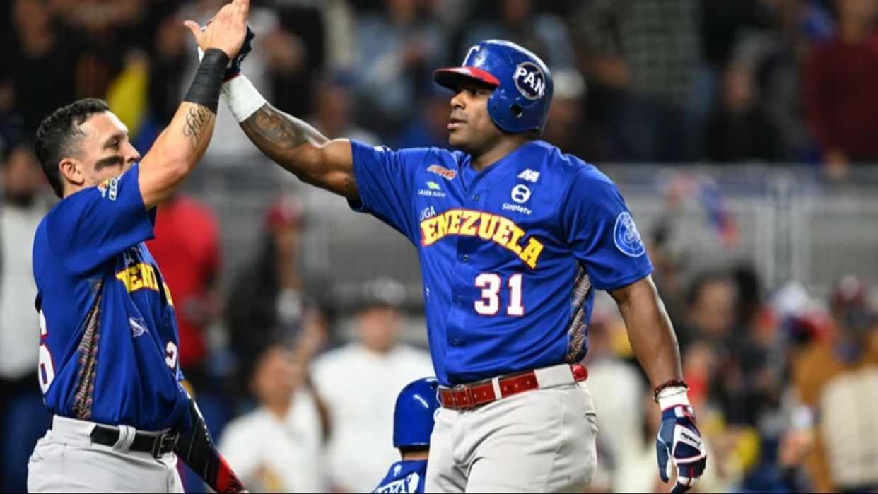 Tiburones se estrena con victoria ante Tigres del Licey en la Serie del Caribe