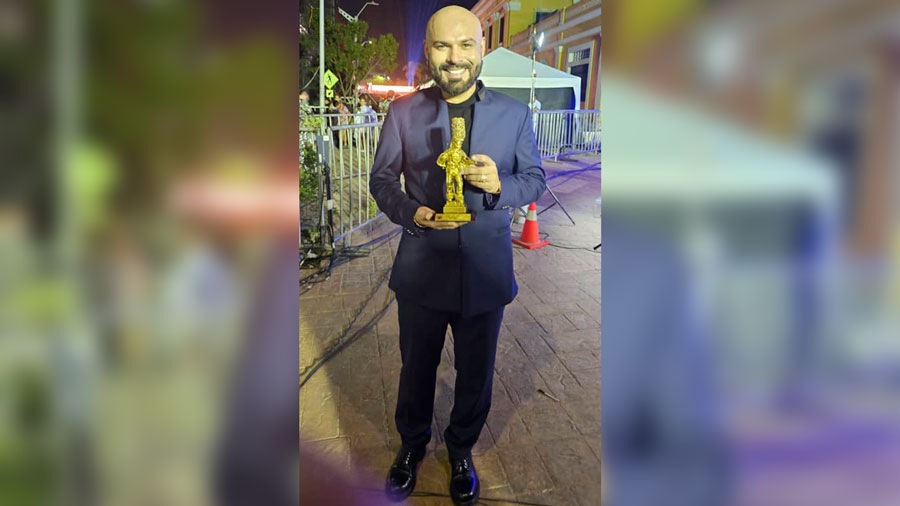 Omar Enrique recibe el “Congo de oro”, la máxima distinción del ...
