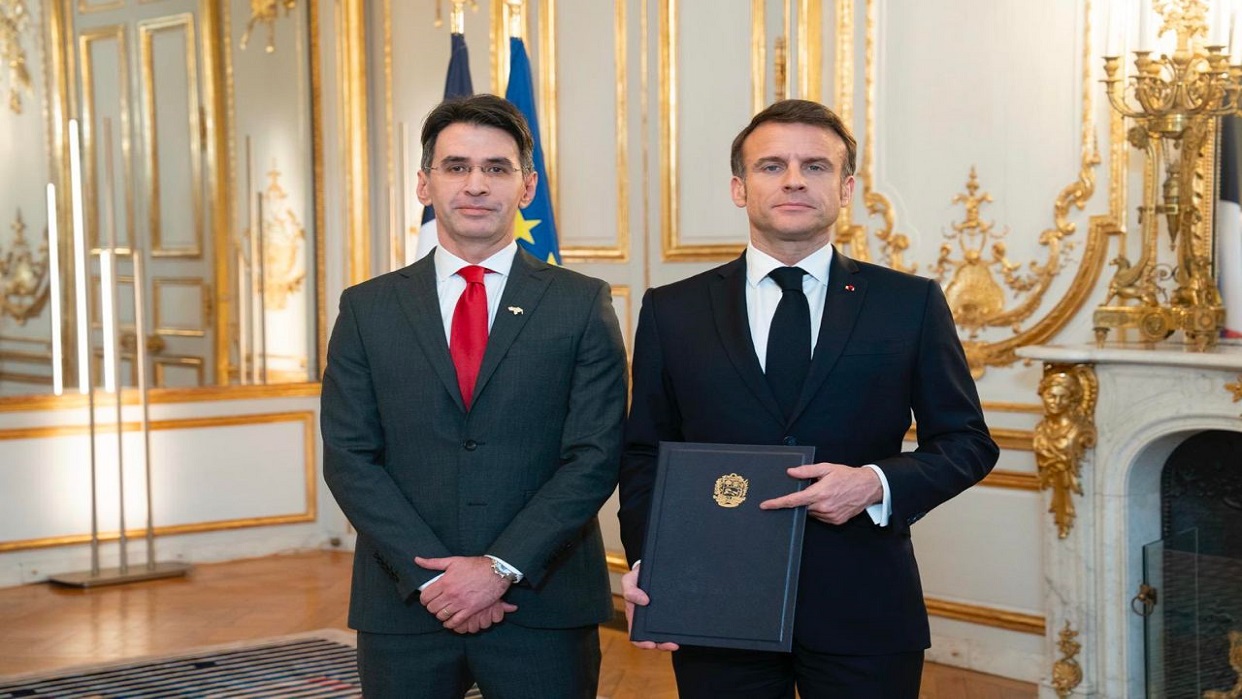 Presidente de Francia, Emmanuel Macron recibe al nuevo embajador de ...