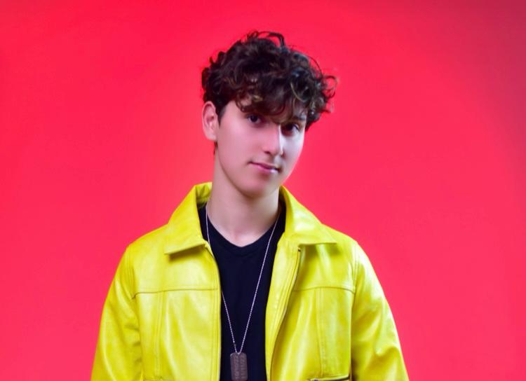 Ryan Cox presenta “A popcorn”