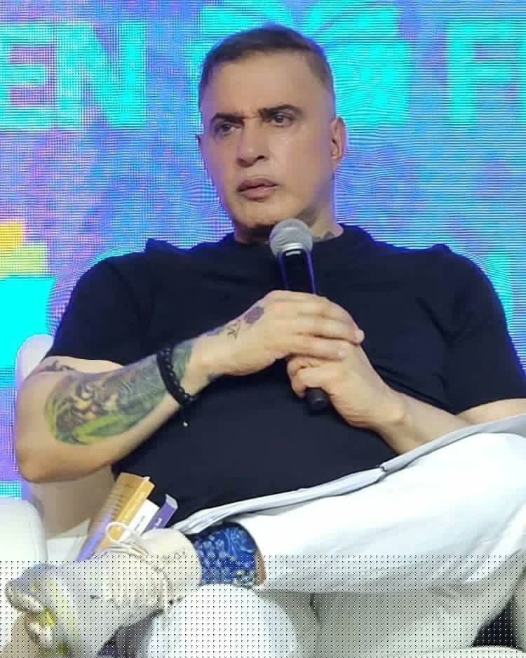 Tarek William Saab presentó ante un numeroso público tres obras en la ...