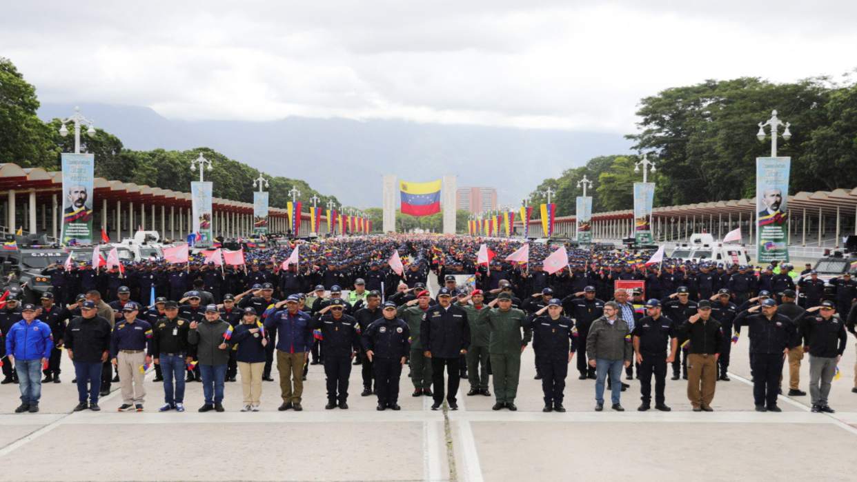 Jefe de Estado presidió acto de graduación, ascensos y condecoraciones ...