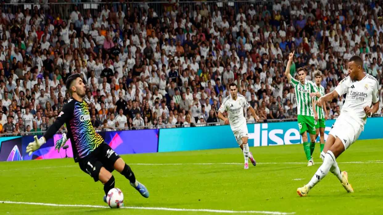 Mbappé marca sus primeros goles en Liga con el Real Madrid