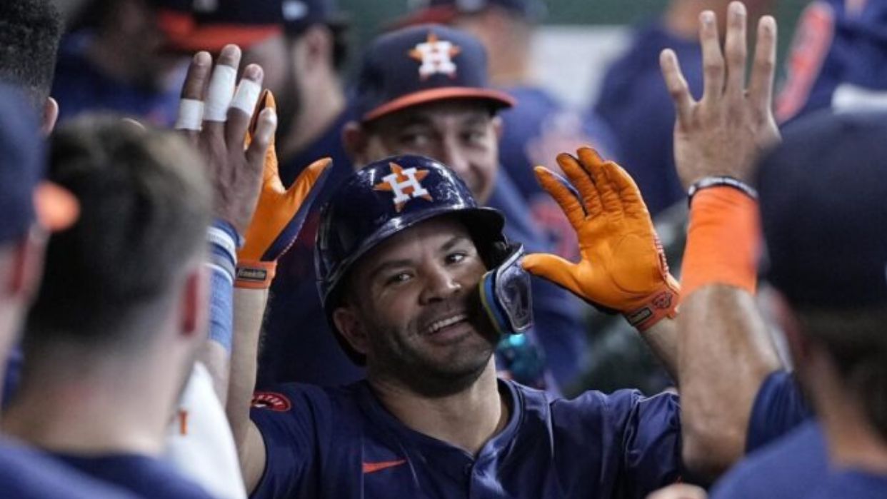 José Altuve alcanzó su tercera temporada 20-20 en MLB