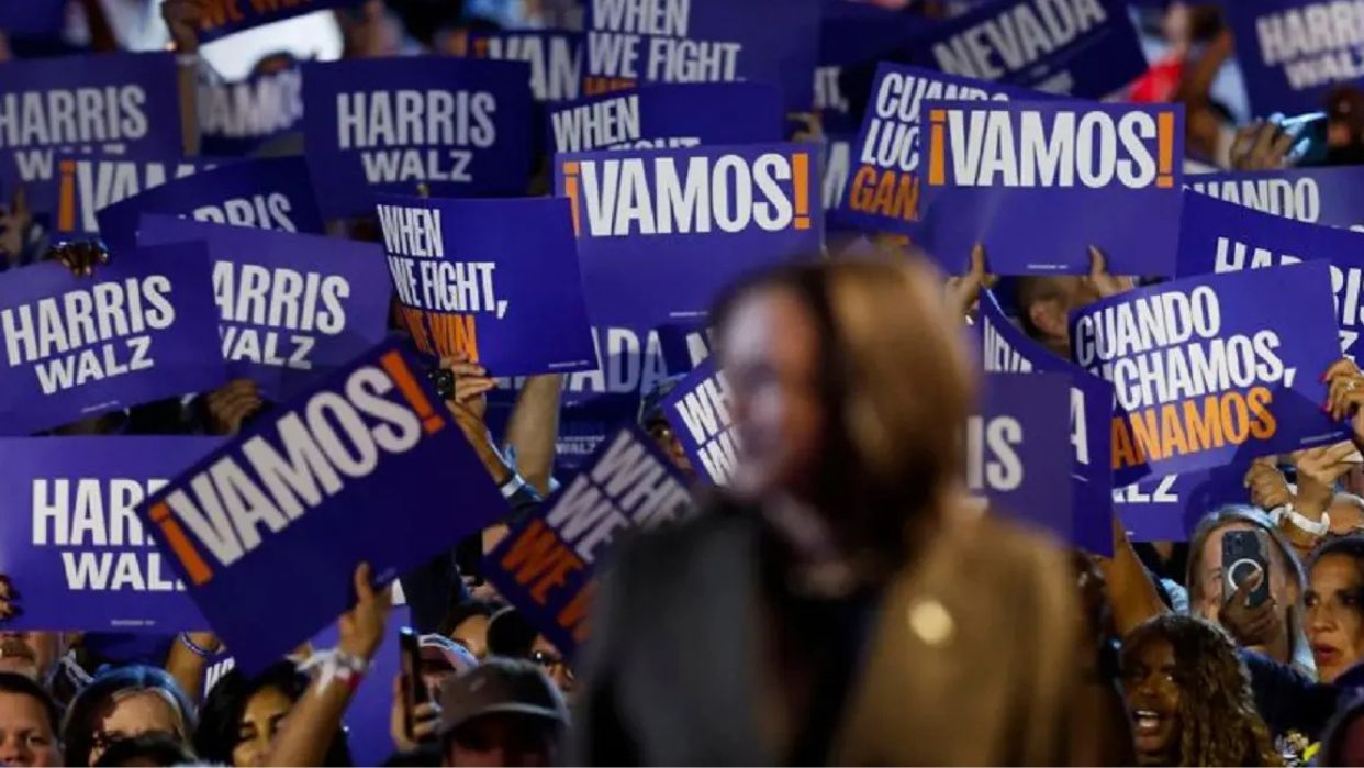 Harris aventaja a Trump entre votantes latinos, según encuesta