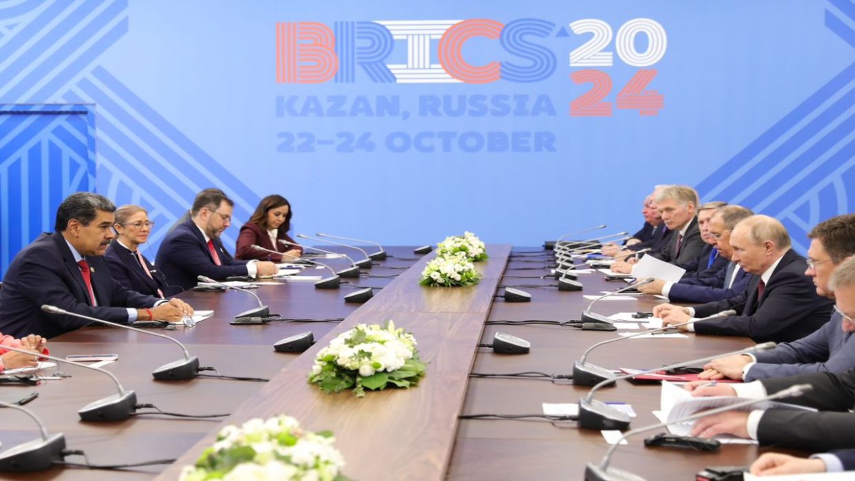 Maduro felicitó a Putin durante la reunión bilateral por el éxito de la cumbre histórica de los ...