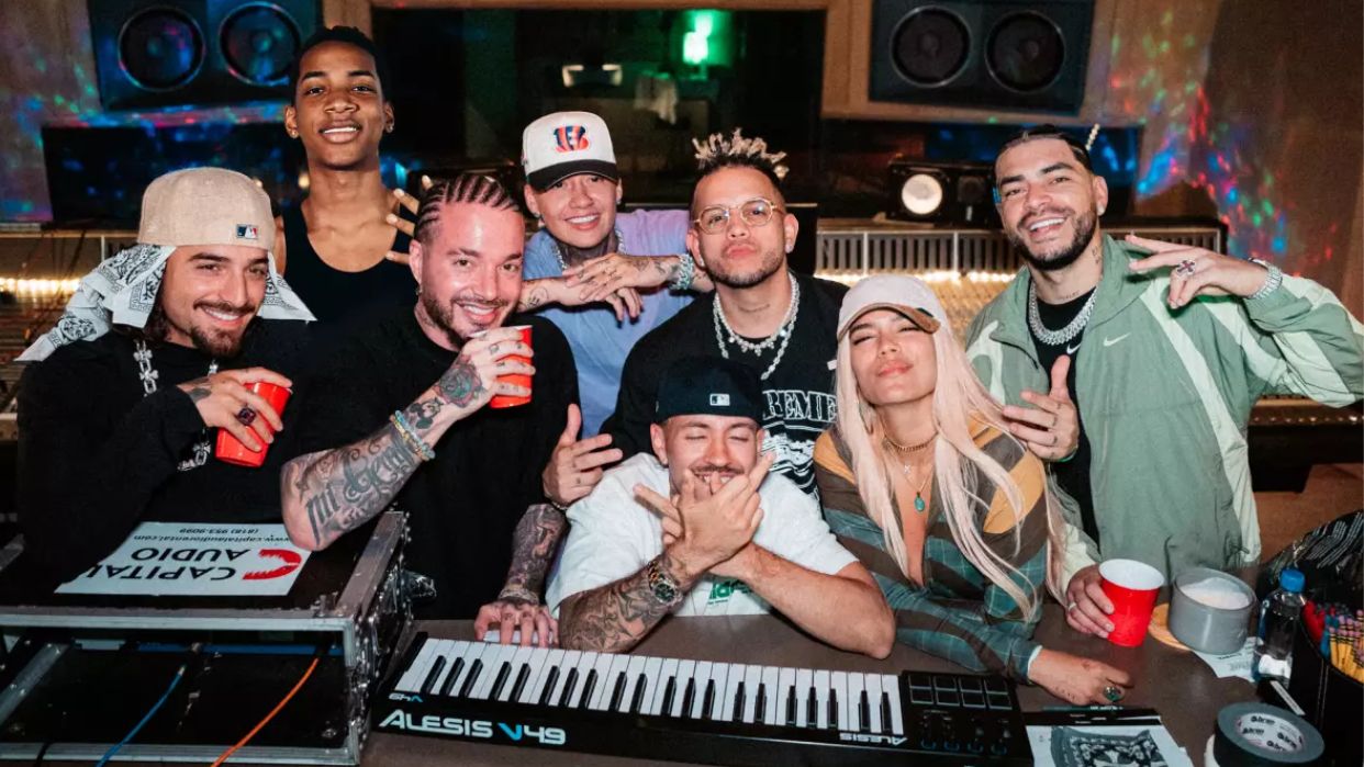 Reggaetón colombiano "+57" une a Karol G con Feid, DFZM, Ovy On The ...