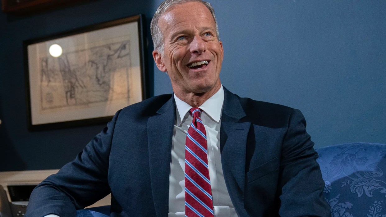 Los republicanos del Senado eligen a John Thune como el nuevo líder