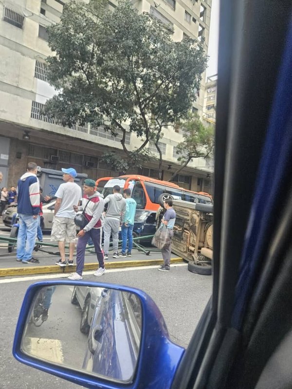 Reportan un accidente automovilístico en la avenida Baralt este miércoles 13 de noviembre (+Fotos)