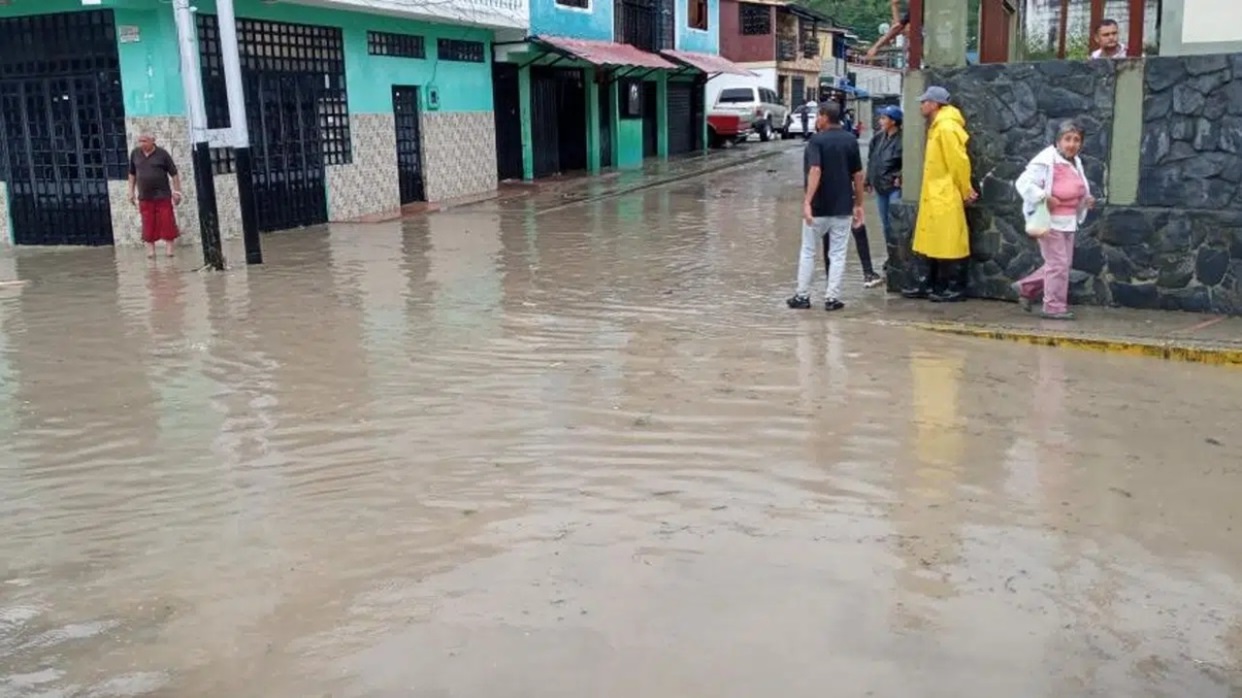 Mérida: Lluvias dejan 11 viviendas afectadas y problemas en la vialidad