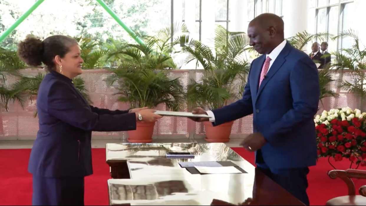 Embajadora de Venezuela presenta Cartas Credenciales ante el presidente de Kenia