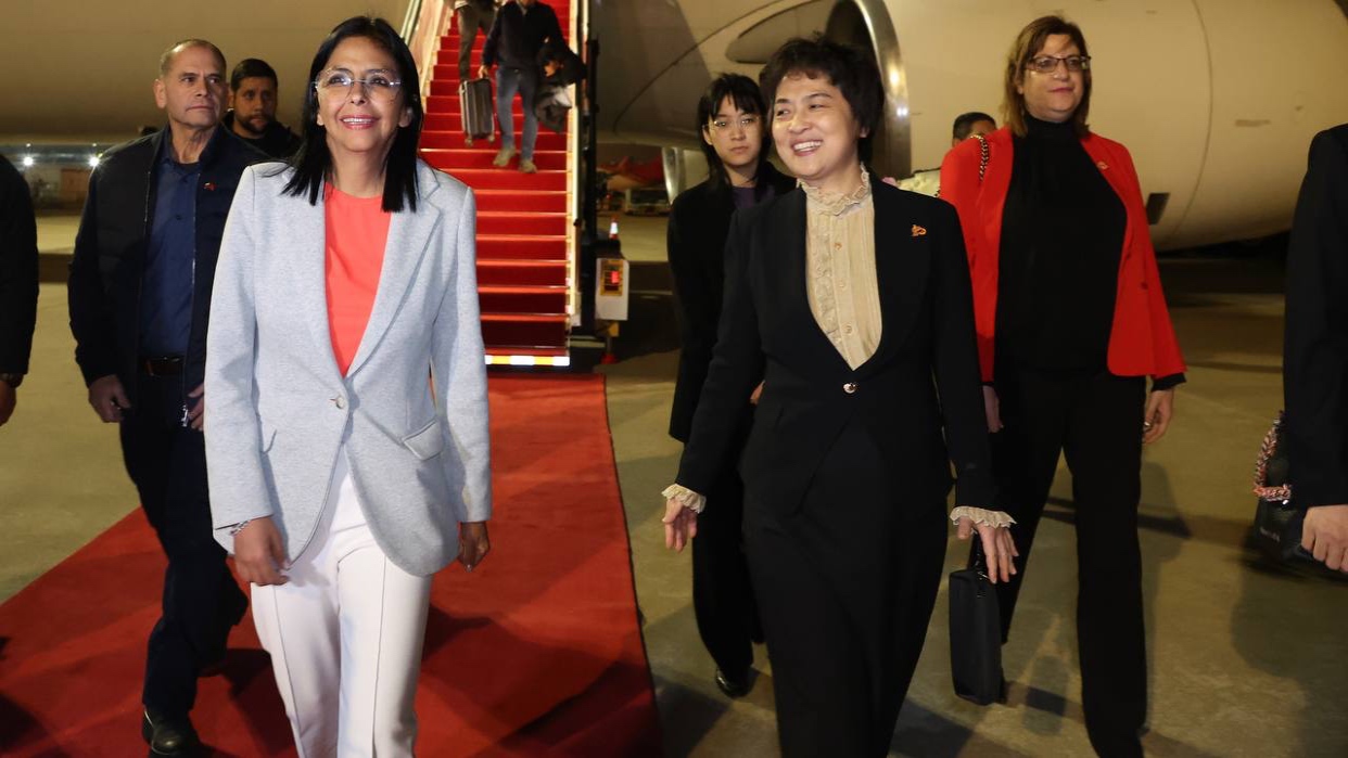 Vicepresidenta Delcy Rodríguez llega a Shenzhen para fortalecer las ...