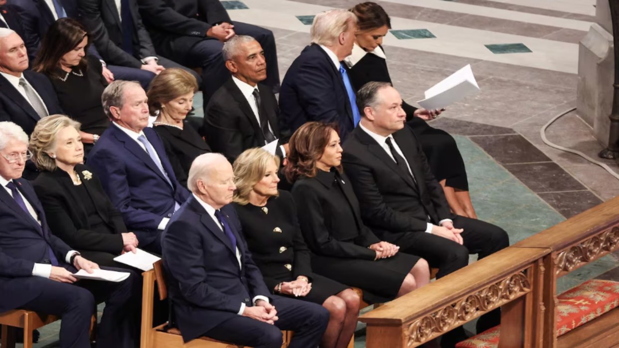 Biden, Kamala Harris, Trump y Obama juntos en el funeral de Estado de ...