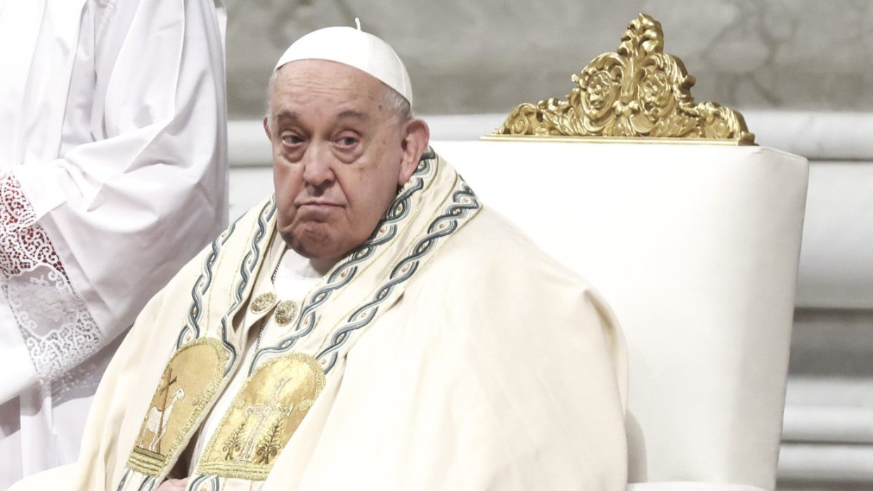 El papa Francisco sufre una neumonía bilateral y presenta "un cuadro complejo"