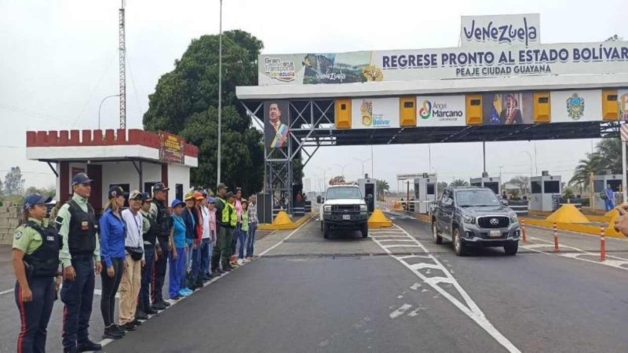 Reforzarán despliegue de atención en peajes, terminales terrestres y ...