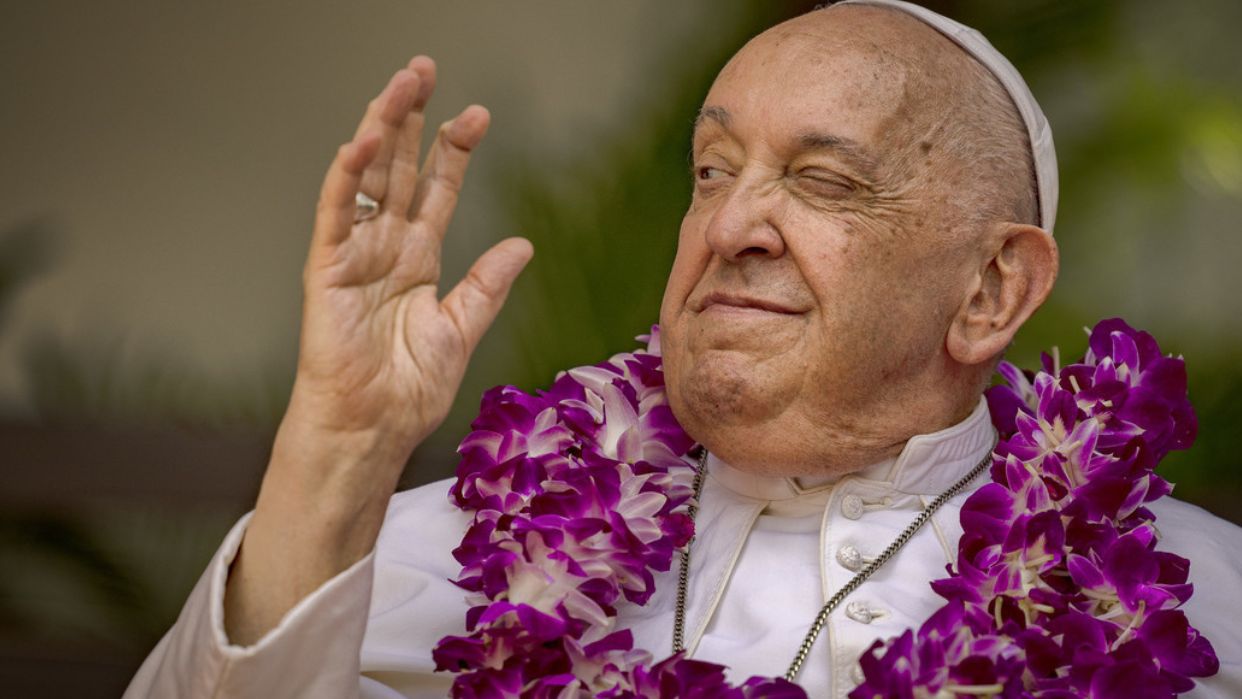 Los 10 momentos emotivos en los que el papa Francisco quebró el molde