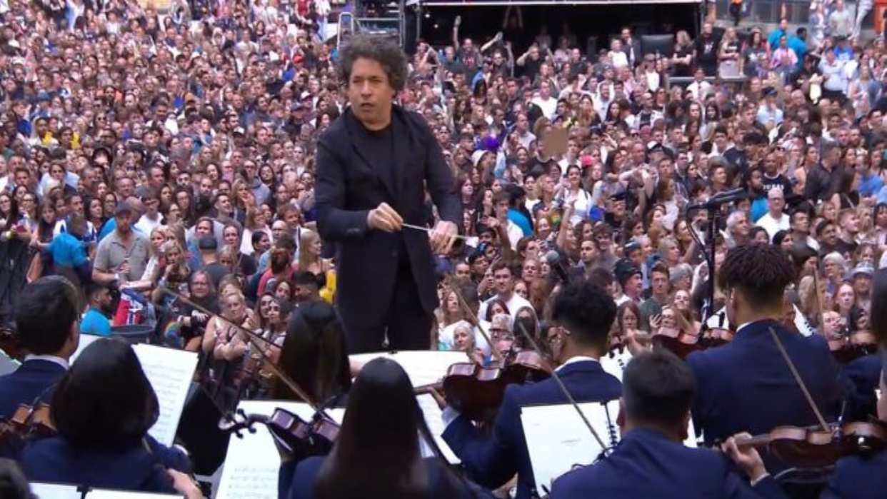 Gustavo Dudamel y la Orquesta Sinfónica Simón Bolívar brillan junto a ...