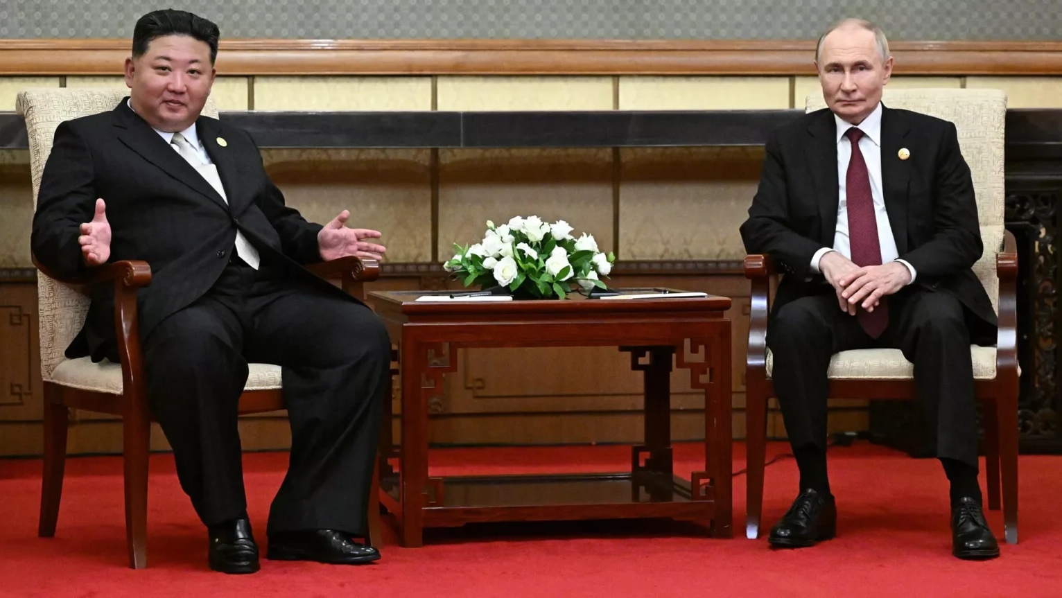 Putin se reúne con Kim Jong-un en Beijing, China