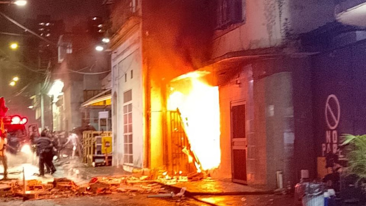 Bomberos de Caracas controlaron incendio tras explosión de una bombona ...
