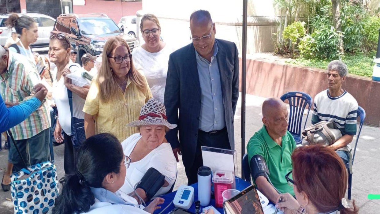 Máximo Sánchez promueve jornada gratuita de salud en el casco de Chacao