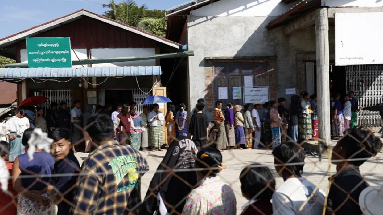Habitantes de Myanmar van a primeras elecciones generales en un quinquenio